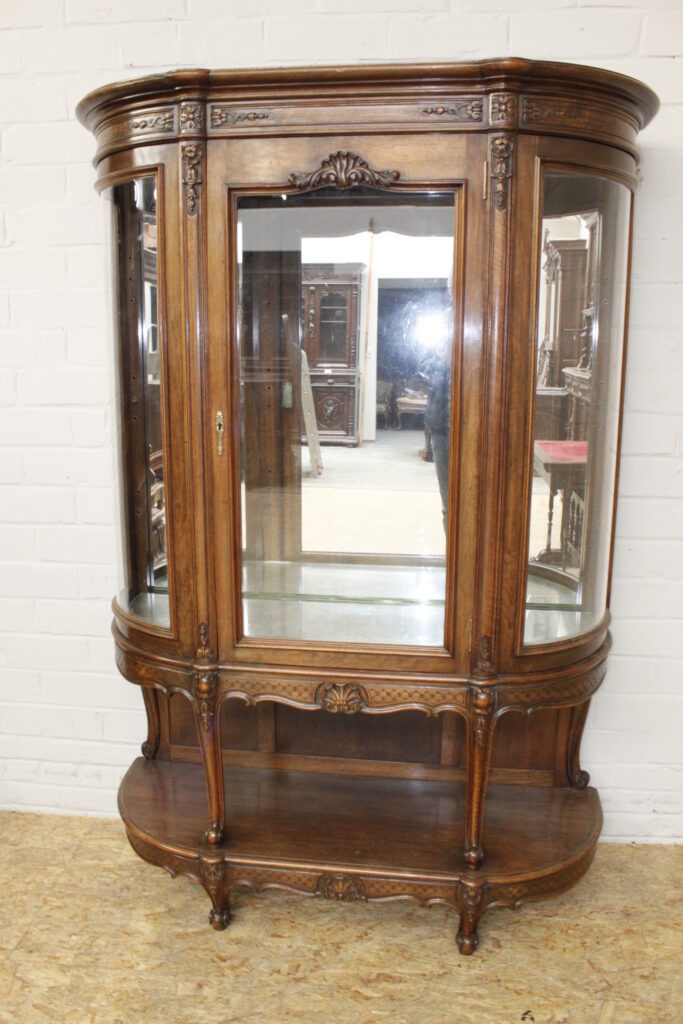 22DG46 – Beautiful Display Cabinet | Validtrade