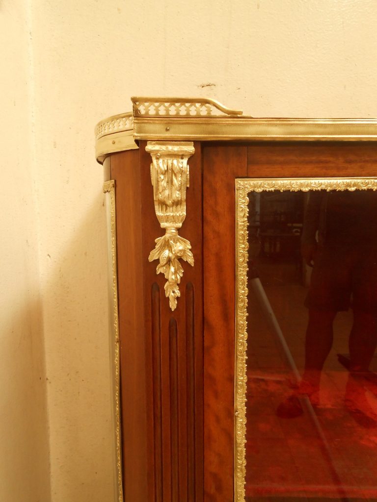 22DG46 – Beautiful Display Cabinet | Validtrade